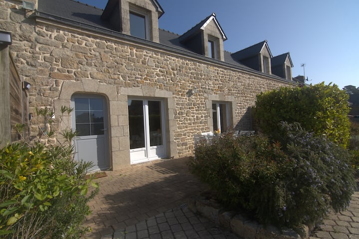 Maison Spacieuse, Mini Golf, Grand Terrain Privé. - Plouhinec