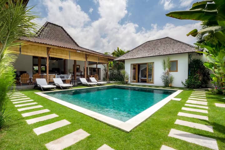 Seminyak 4br Pool-villa 5 Min Walk From Beach (1) - Bali