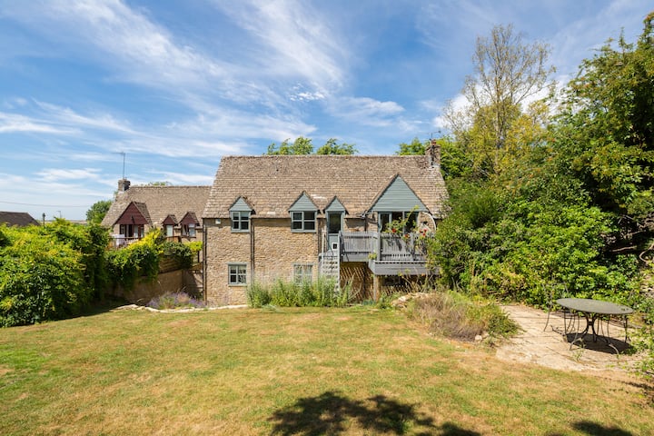 Beautiful Family House With Large Private Garden - Burford, UK
