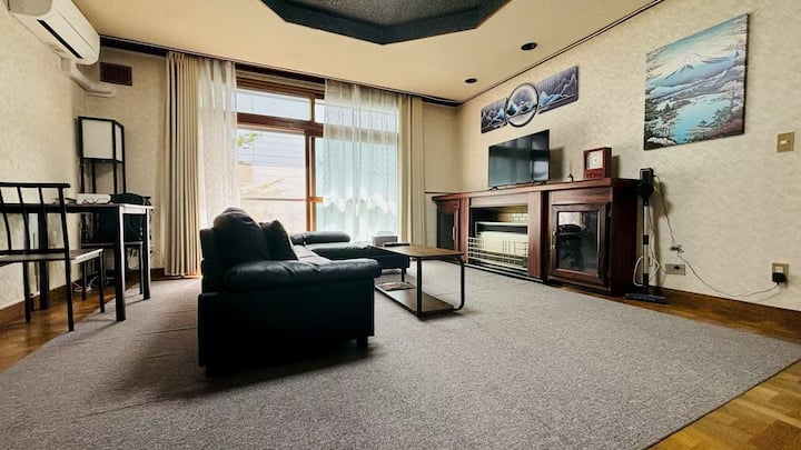 昭和の雰囲気が漂う広々とした2階建ての宿（1 階貸切） - Otaru