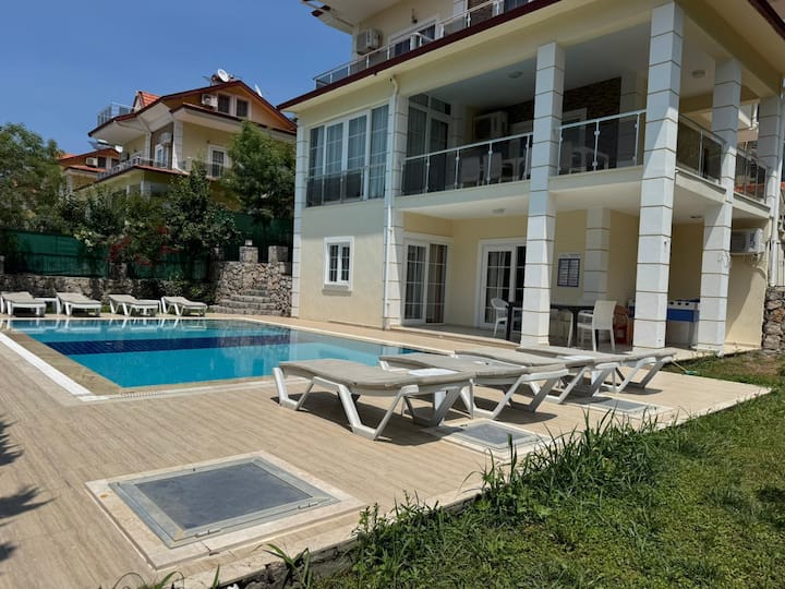 ÖLüdeniz'de Havuzlu 15 Kişilik Villa - Ölüdeniz
