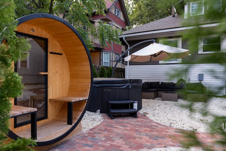 Luxury English Modern Spa/speakeasy |Corning Manor - Cleveland, OH
