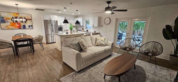 Family Pool Home Close To Naples' Best Beaches - Naples, FL