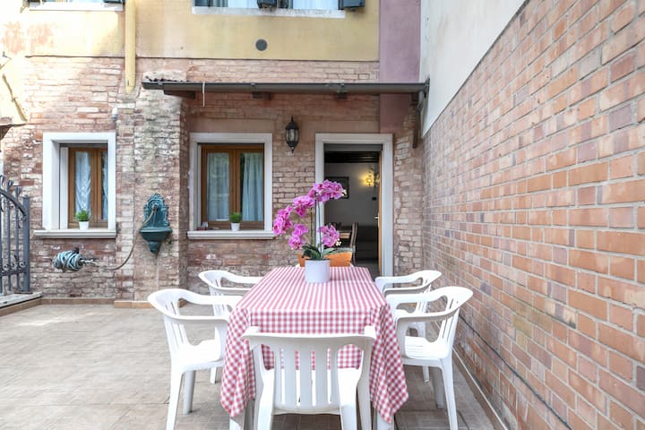 Venice Secret Garden Apt - Steps From Biennale - Veneza