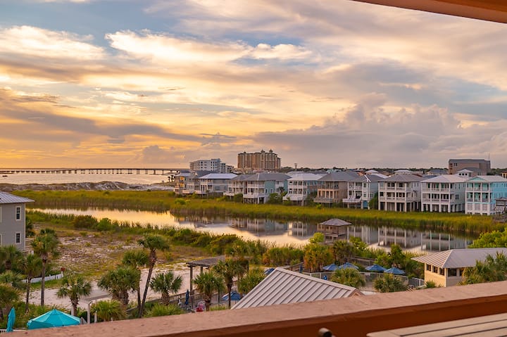 Destin's#1spot~900ftprivatebeach~heatedpool~summer - Destin, FL