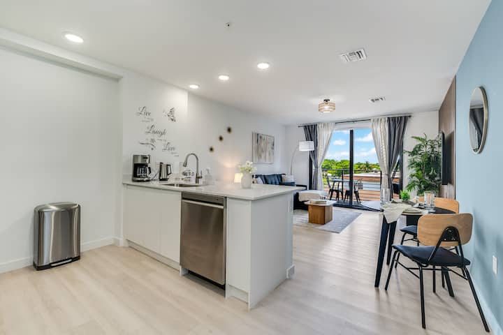 New Apt Hollywood Beach/pool/parking/near Beach - Hollywood, FL