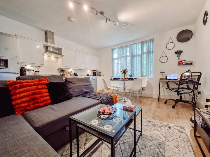 1-bed Camden Retreat | Walk To Market & Tube - London