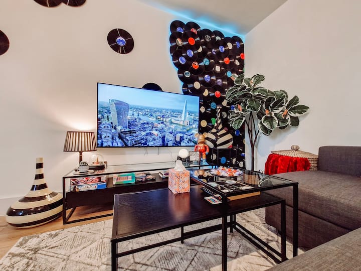 Warm 1-bed In Camden | 2 Min Walk To Market & Tube - London