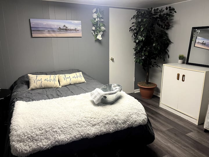 Private Room W Double Bed & Self-check In - カナダ ウィンザー