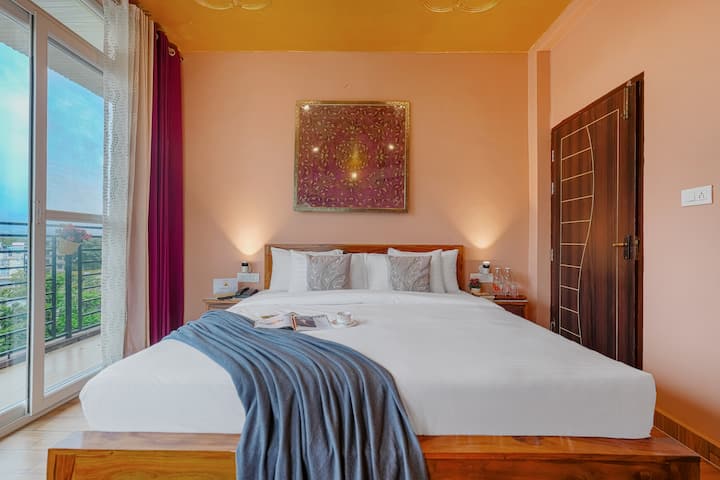 Hillside 2-bhk Retreat W/ Scenic Views & Garden - Dharamshala