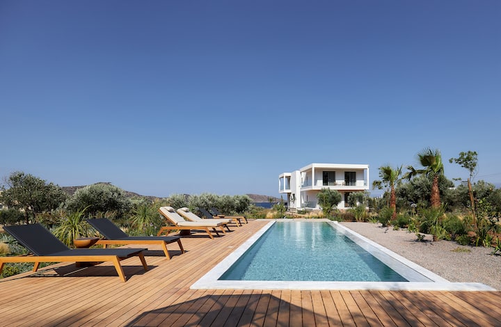 Villa Elounda Lion, 2 Pools, Hammam & Beach Access - Elounda