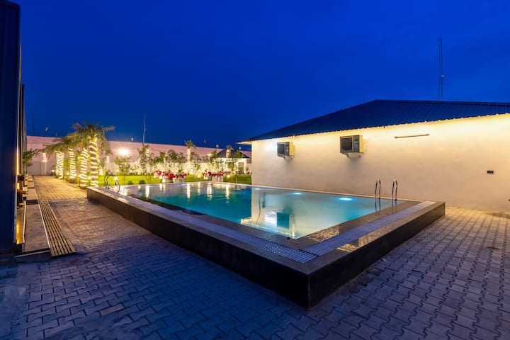 Six Cottage With Swimming Pool Breakfast & Dinner - Gurgaon