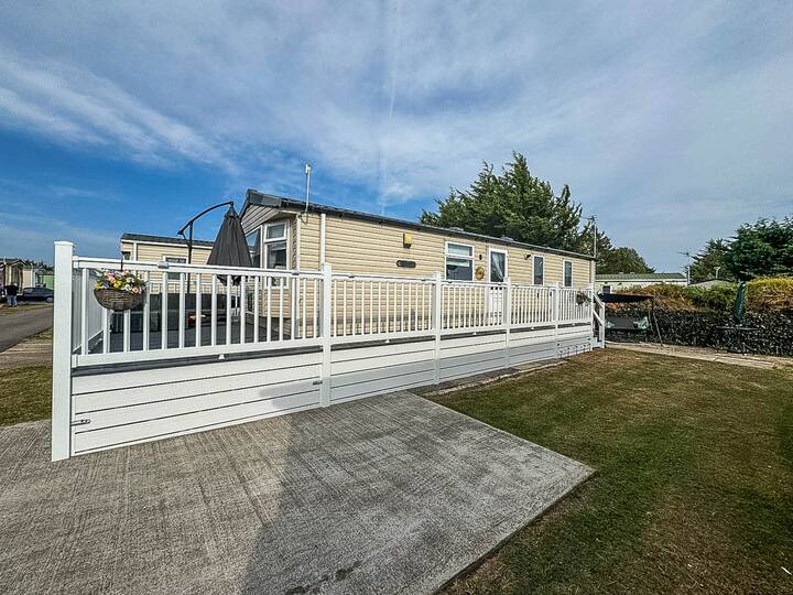 Caravan With Decking At Steeple Bay Ref 36046d - 에식스