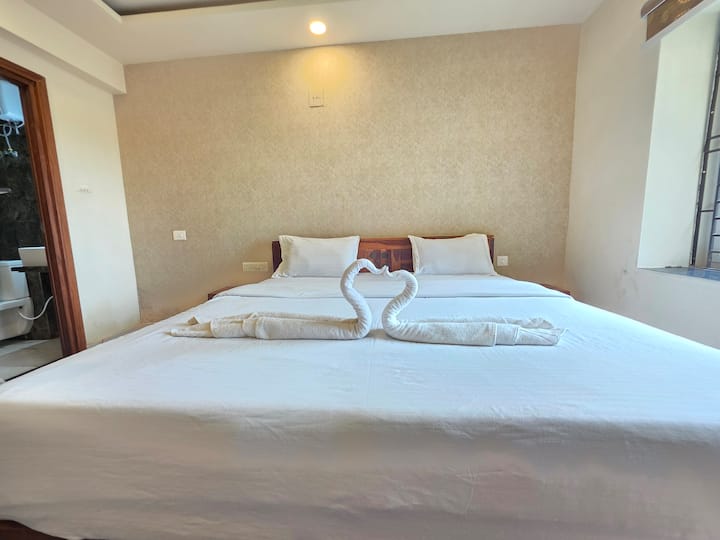 Beachside Retreat With Kitchen And Work Area. - Puri