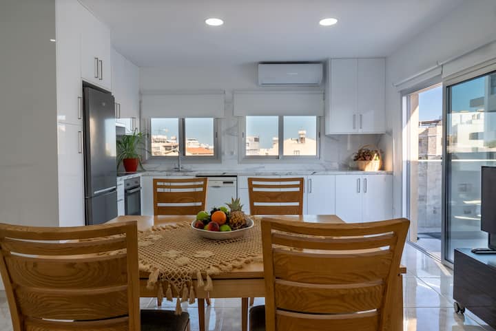 Modern 3br In Limassol Center • Workspace• Balcony - Limassol