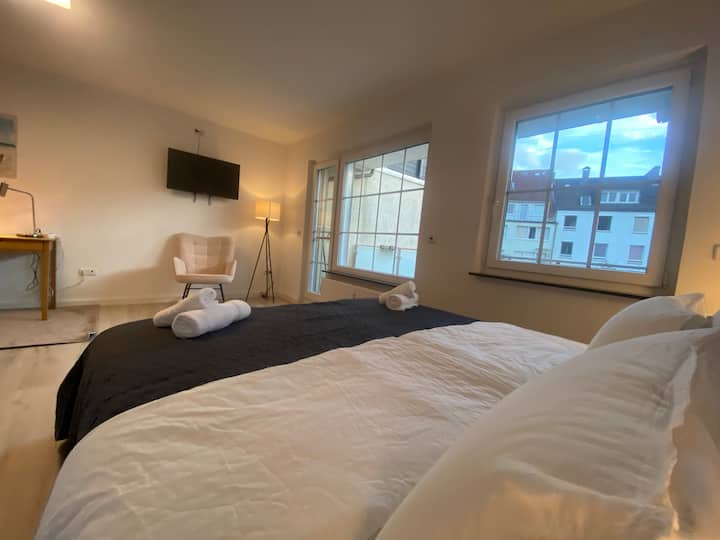 Cozy Riverside Apartment | Terrace | Sleeps 7 - Bremen