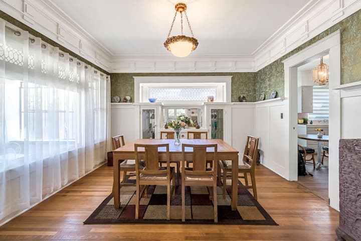 Historic | Near Crmc | Sleeps 8 - Fresno, CA