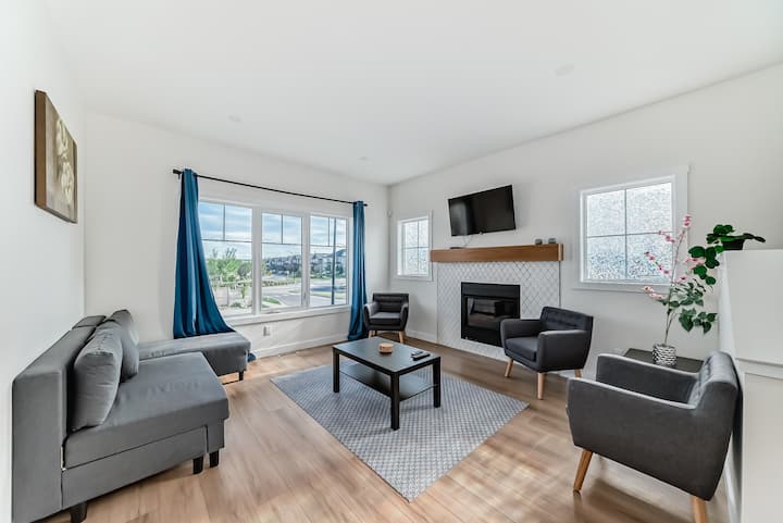 Bright & Roomy 3br Home In Cochrane - Cochrane