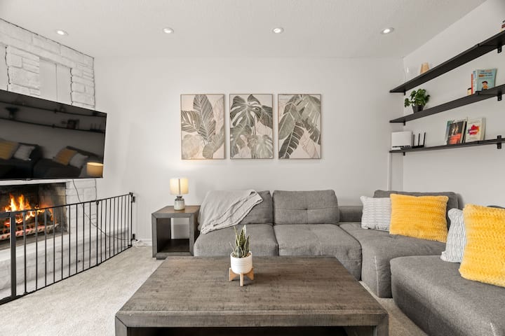 4br Family Home - Dog-friendly, Huge Yard, 5 Beds! - Pickering