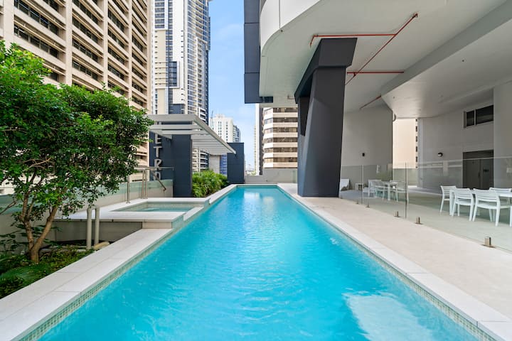 Relaxing City Home 1br+ Heated Pool+ Walk To All - Brisbane