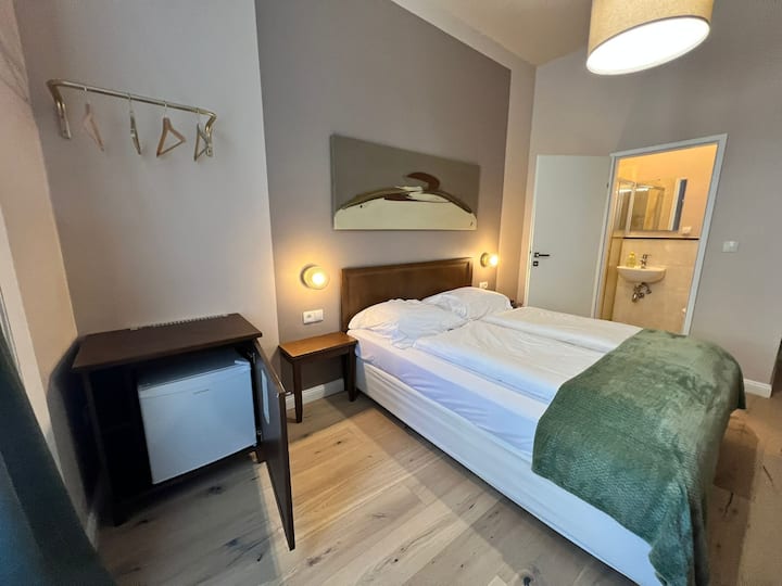 Chic Room With Private Bath | Mariahilferstraße - Vienne