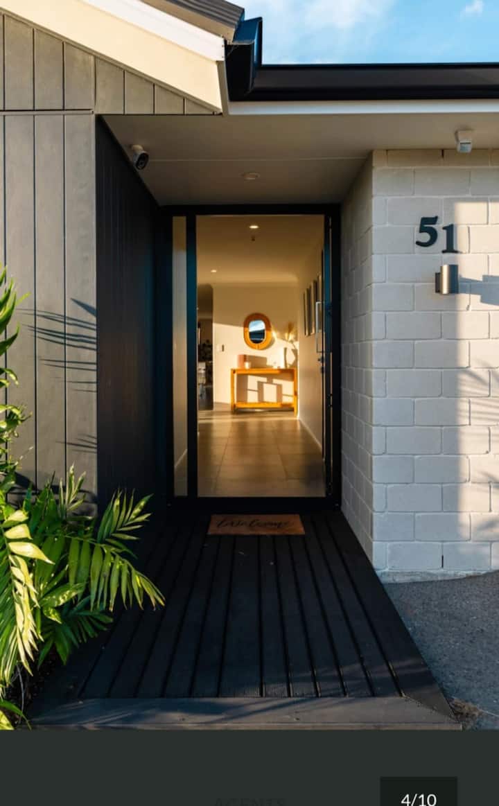 Modern Spacious Family Getaway ! - Papamoa
