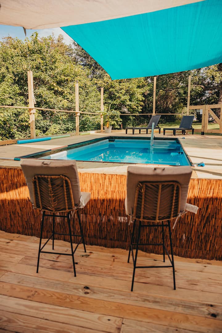 Tropical Tiki Themed Large 3 Bedroom Home W/ Pool - Little River, SC