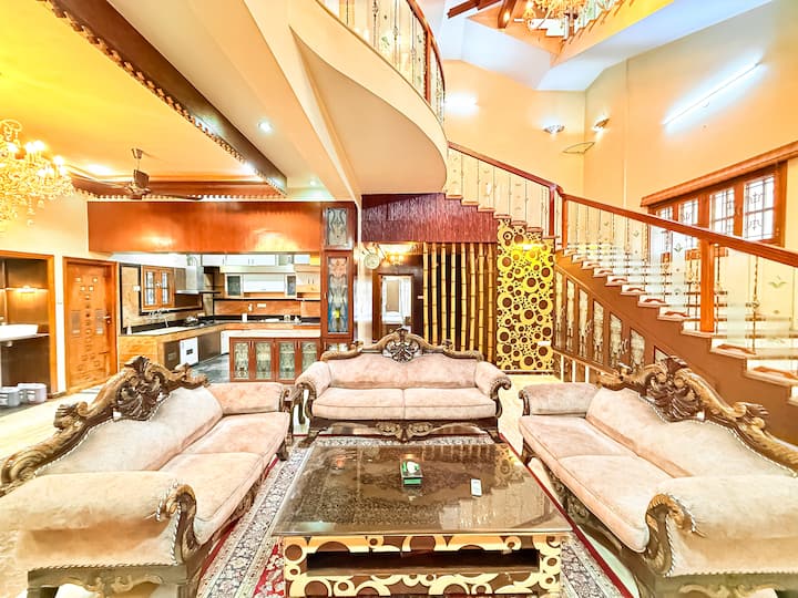 Wooden Whispers Spacez Traditional Theater Villa - Bangalore