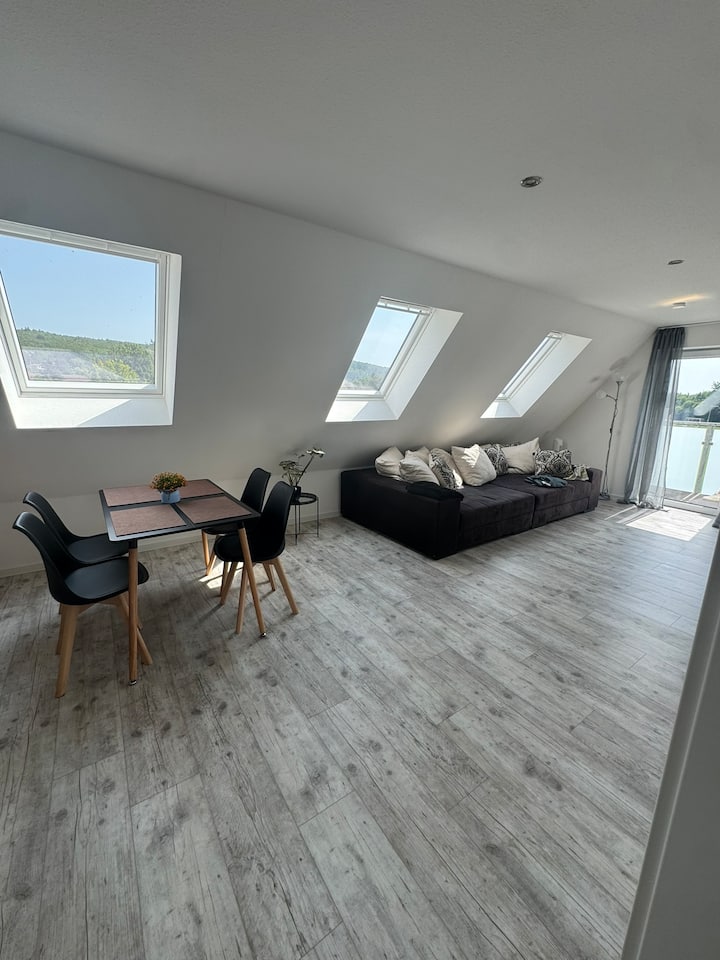 Helles Dg-apartment Mit Balkon & Platz Für 5 - Leinefelde-Worbis
