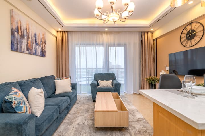 Chic Urban Getaway: Pool, Gym, Nextgen Mall Access - Nairobi