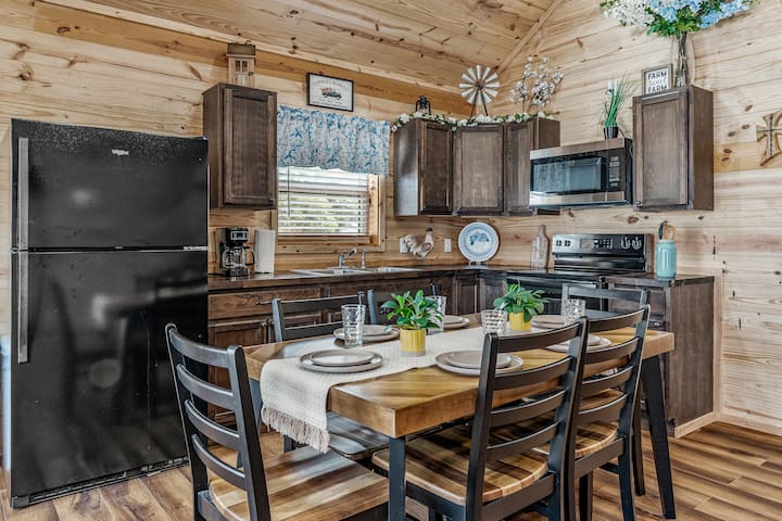 The Blue Iris Cabin On The Lake - Granbury, TX