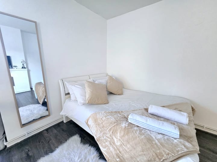 Imam Lodge - Halliday House - London, UK