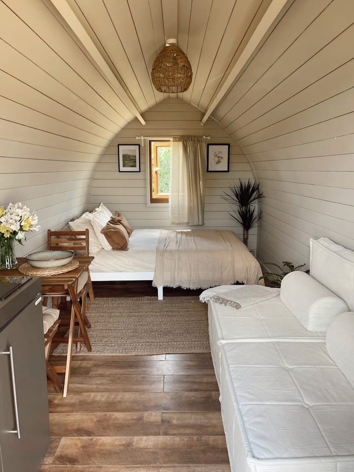 New Forest Glamping Pod Oak, Stables, Bar, Hot Tub - Hampshire