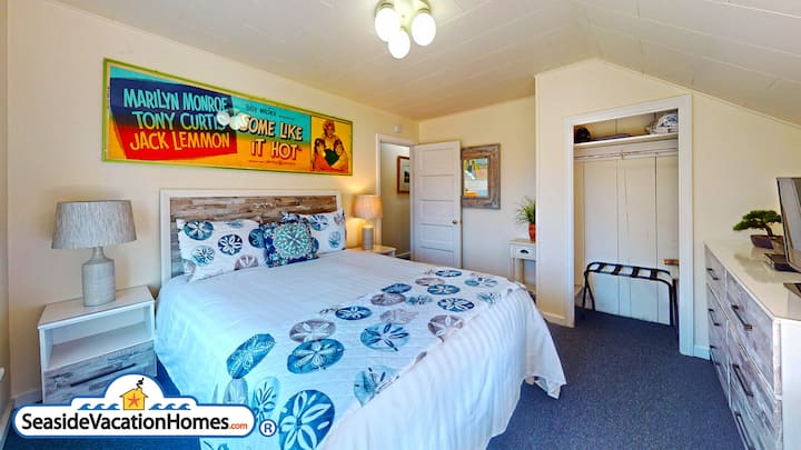 Sand Dollar House At Seaside Beach - Seaside, OR