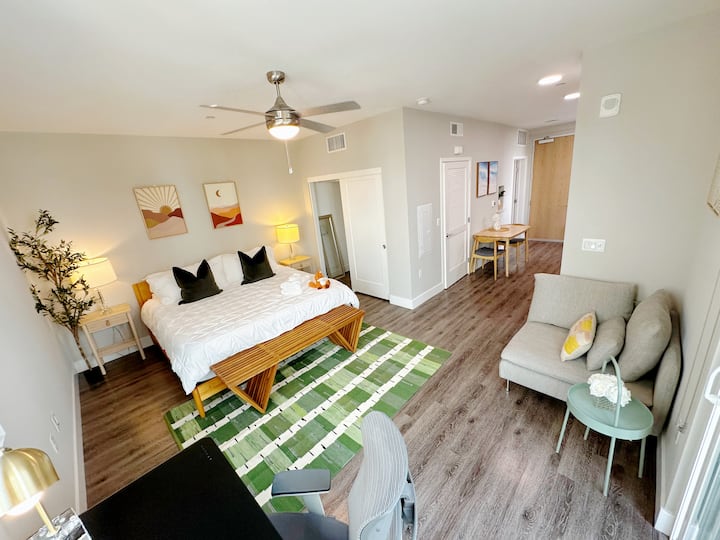 Studio| Jamboree Newport Apt - Irvine, CA