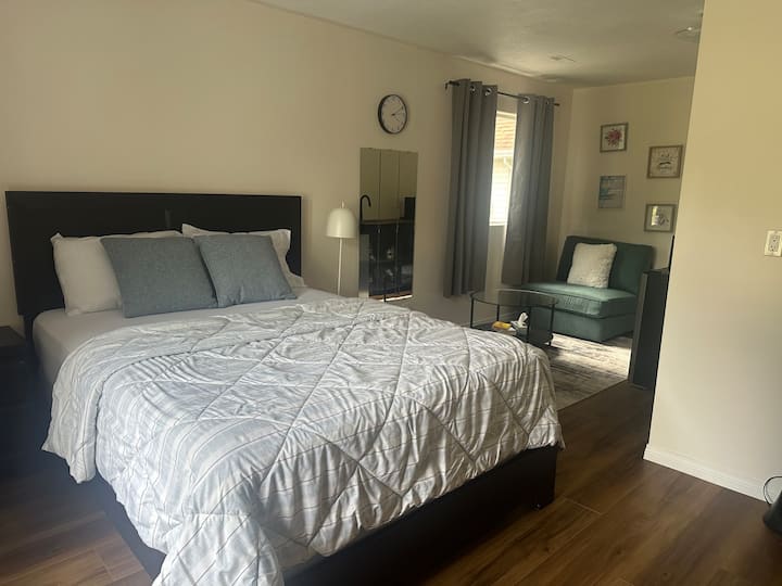 Cozy Studio Room + Private Bath - Hope