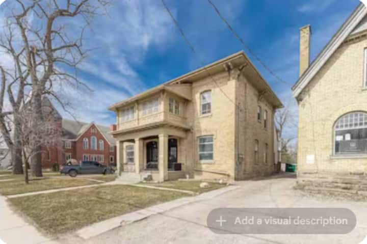 2br Family Suite • Walk To Uwo + Wifi - London, ON, Canada