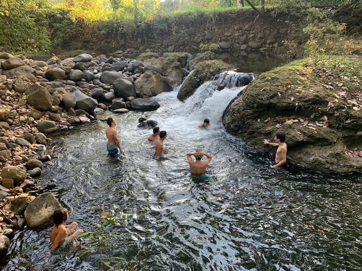 Bird's Treehouse With River View. - Orotina