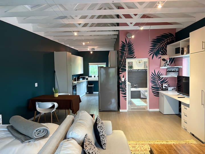 Large Milnerton Apartment - Parklands