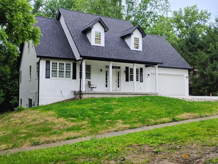 Hampton House Luxury Lodging - Bloomington, IN