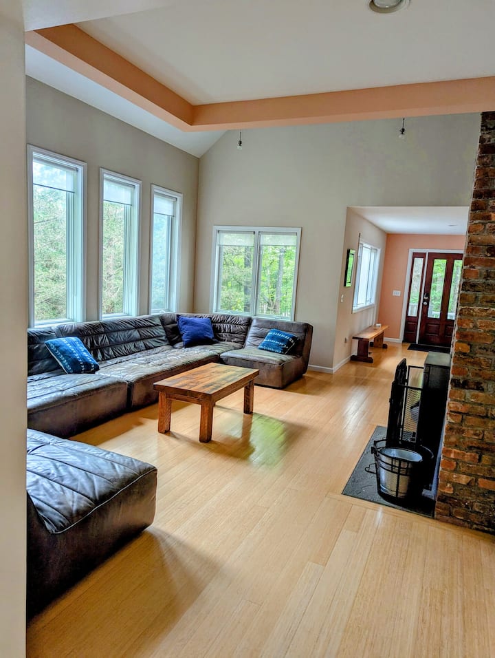 Walkable Modern Home In New Paltz Village - New Paltz, NY