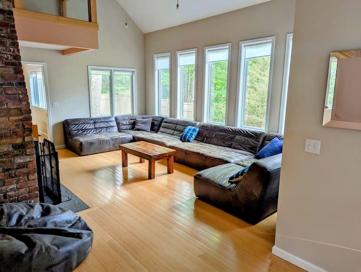 Walkable Modern Home In New Paltz Village - New Paltz, NY