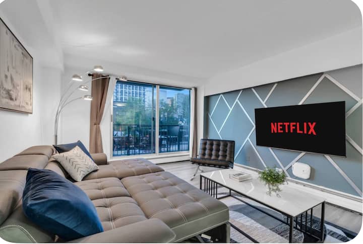 17th Ave Nest In Downtown With Parking - Calgary