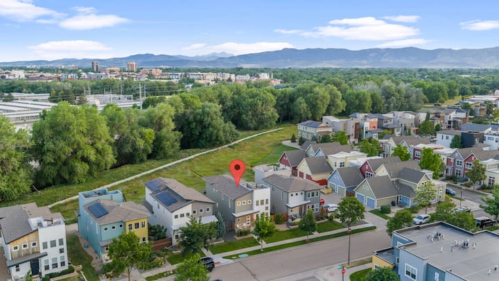 Upscale Escape-roof Top, Hot Tub, Old Town Charm - Fort Collins, CO