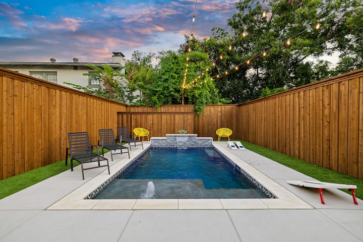 Heated Waterfall Pool Located In Heart Of Dallas! - Dallas