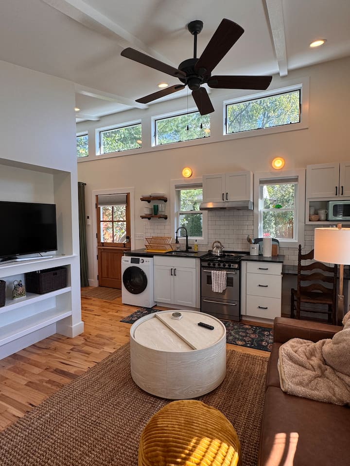 Quiet Tiny Home Near Downtown - Asheville, NC