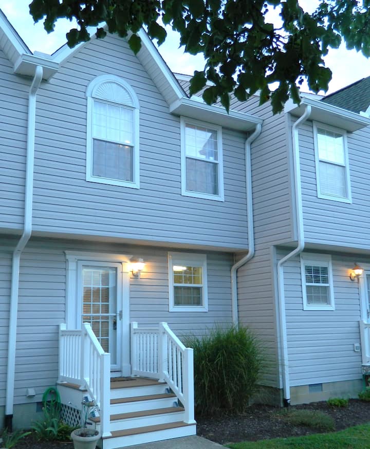 Townhouse 2.5 Miles From Bethany Beach W/pool - Bethany Beach, DE