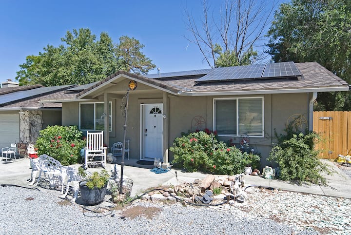 Mom’s Place In Old Southwest Reno With Parking - Reno, NV