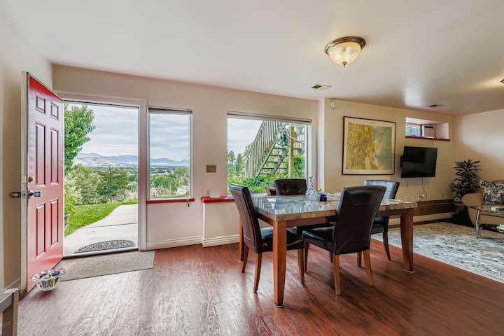 Haydee’s Hillside Hideaway Fantastic Mtn Views - Lakewood, CO