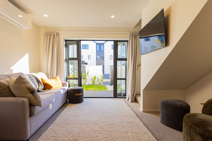 Luxury 3-bed, 2-bath Cbd Townhouse + Car Park - Christchurch
